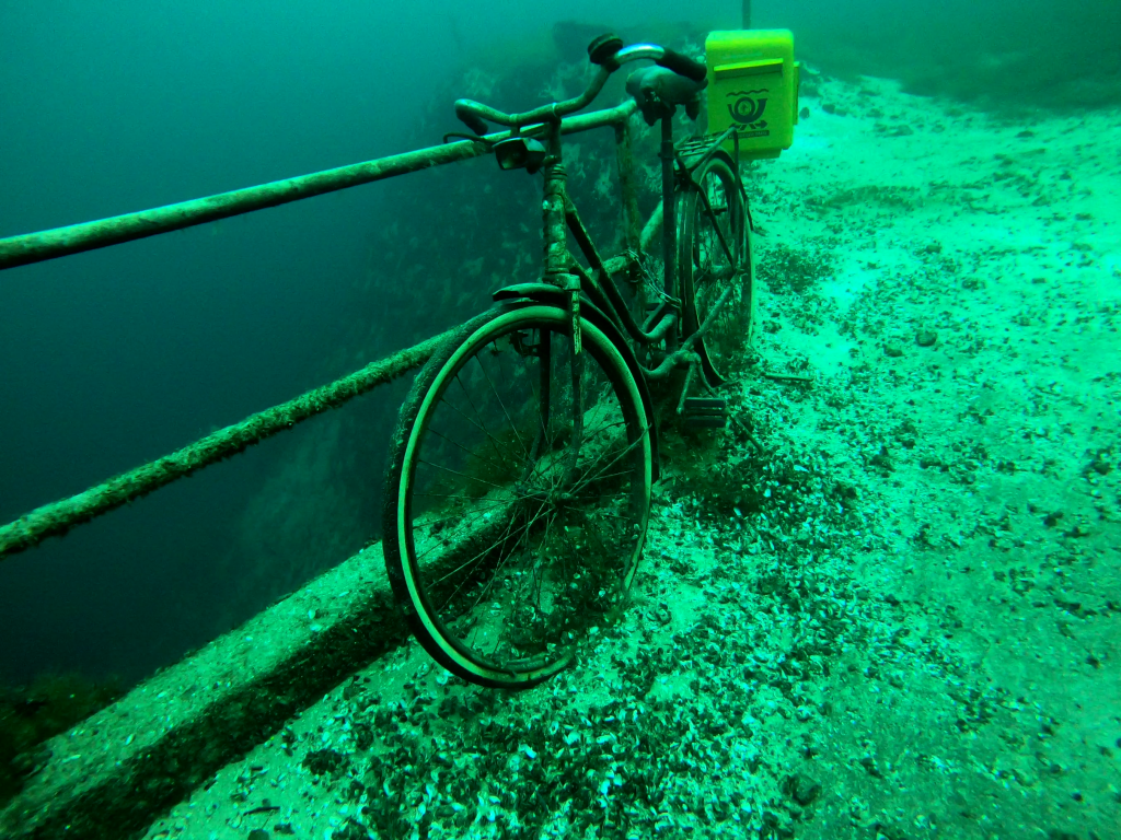 Deepest mailbox of the world | Dive3D.eu